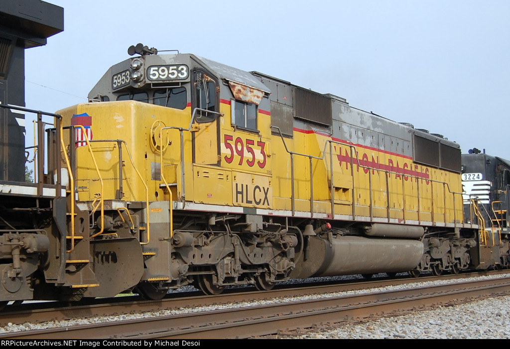 HLCX SD-60 #5953 is mid consist on this westbound about to cross main St.